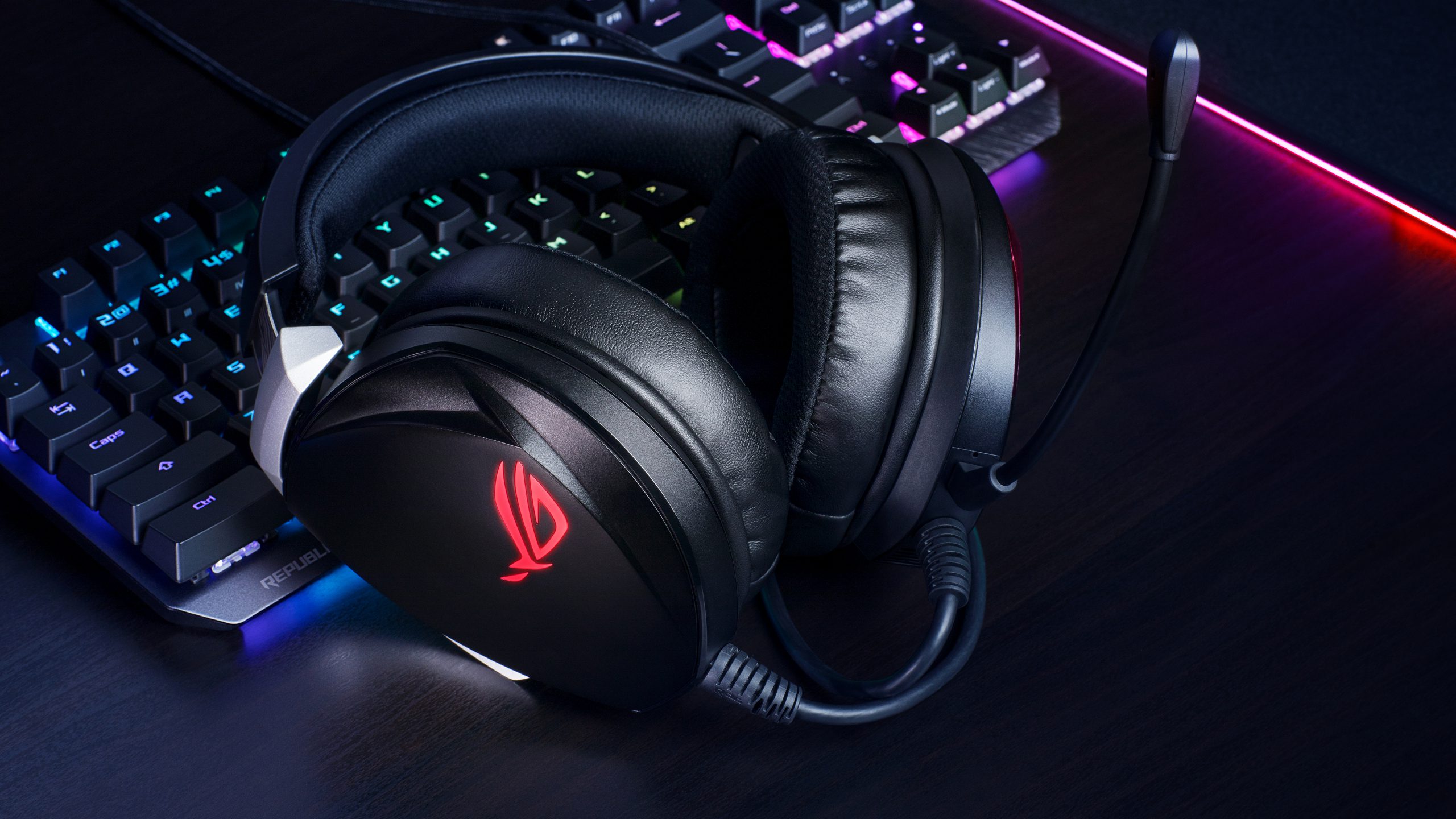 TEST: Asus ROG Theta 7.1 - Komplet surround-anlæg på hovedet