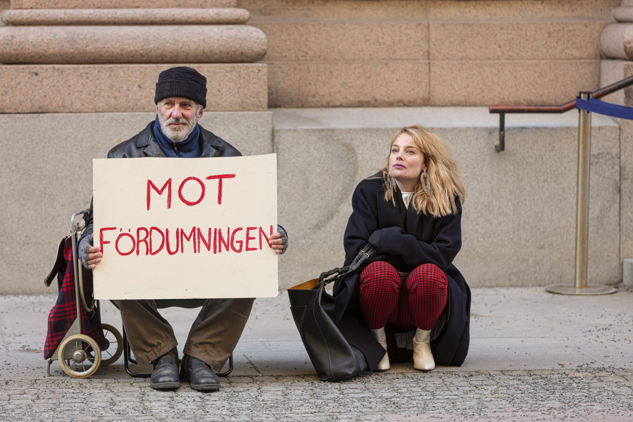 Anmeldelse: Kærlighed og anarki, 1. sæson – Charmerende svensk feelgood ... Anmeldelse: Kærlighed og anarki, 1. sæson – Charmerende svensk feelgood ...