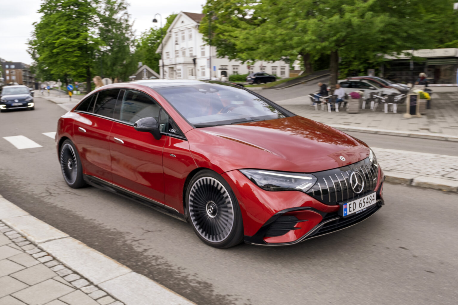 TEST: Mercedes-AMG EQE 43 4MATIC - Vi tester AMG-versionen af Mercedes EQE